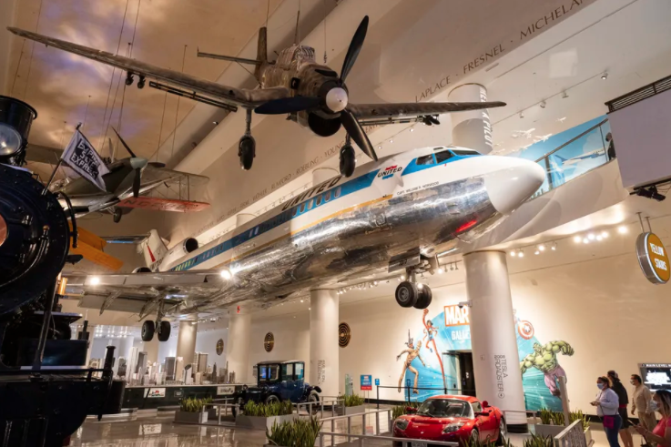 Museum's Boeing 727 Gets New, Old Makeover