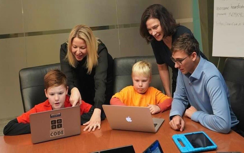 Arrow Electronics Supports Accenture’s “Hour of Code”